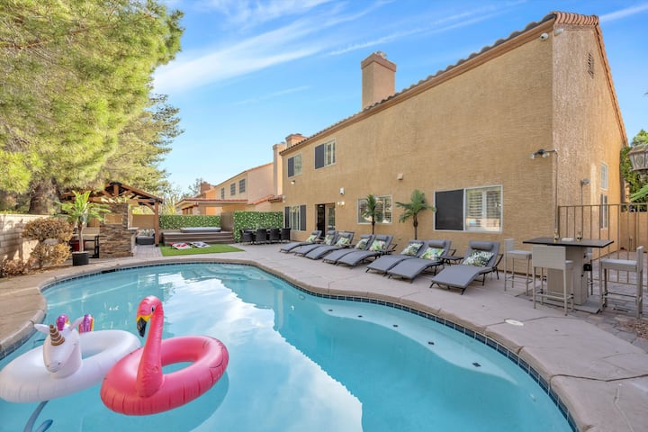 Luxury Vegas Stay | Pool | Hot Tub | Ev | Games - Las Vegas, NV