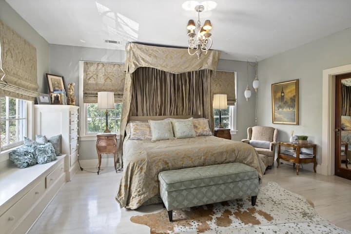 The Versailles Room At The Bay - Hattiesburg, MS