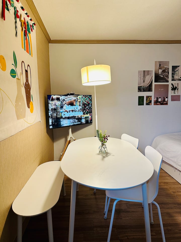 [Jinstay] 무료지정주차•매일침구교체•넷플릭스무료•스타필드•행궁동•Kt야구장•화서역 - Suwon