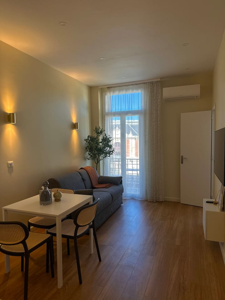 Central Station Balcony A/c Stay - Nizza