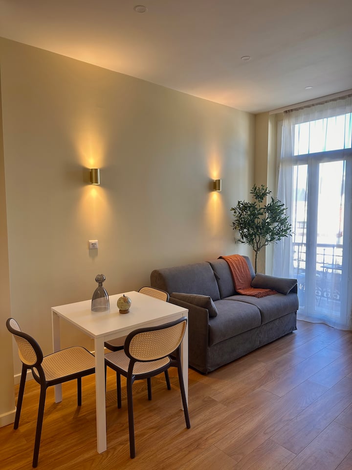 New Apartment W/balcony, A/c Center Nice Train - Niza