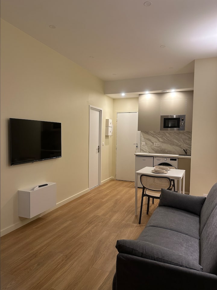 Center Apartment W/balcony, Train Station A/c Cozy - Gare de Nice Ville