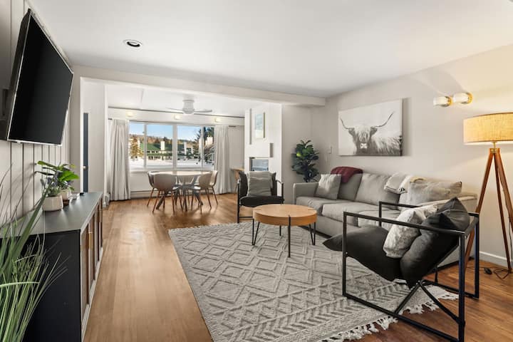 Central Stowe Condo: Hot Tub-indoorpool-ev Charger - Stowe, VT