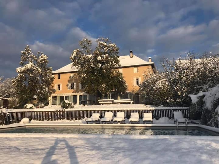 Maison De Maître Avec Grande Véranda Et Couchages - Bourgoin-Jallieu