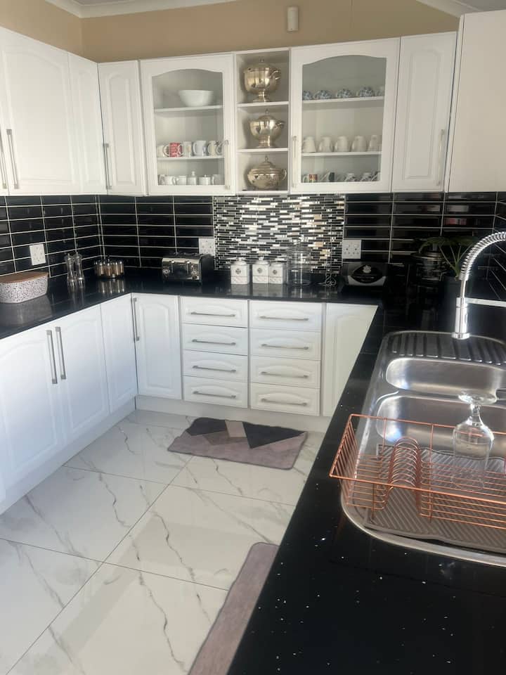 Jina Guest H
Ouse And Design - Polokwane