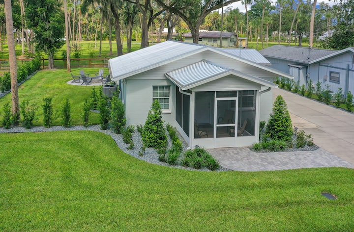 Peaceful Cottage In The Heart Of Crystal River - Crystal River, FL