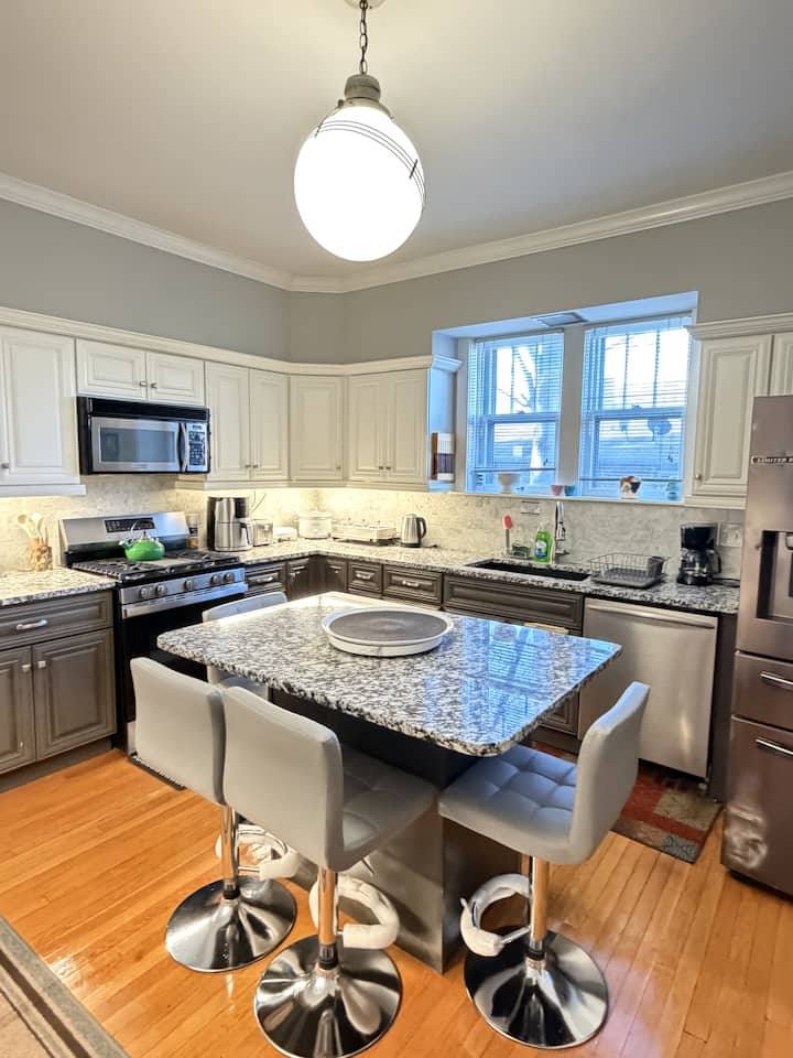 5301 S Broadway Available For Complete Comfort - St. Louis, MO