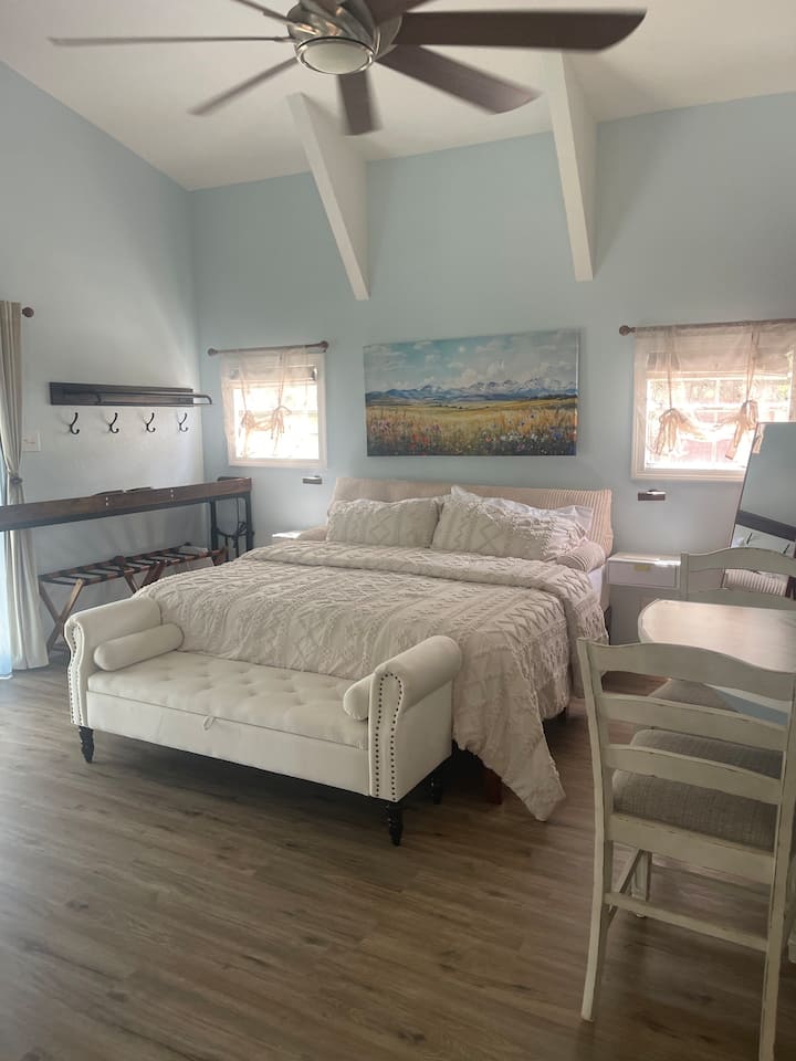 Cozy Relaxing Studio Casita - Cedar Creek, TX