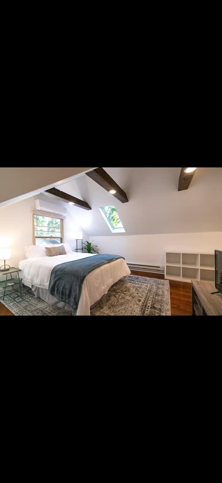 Home Between The Lakes - Minneapolis, MN