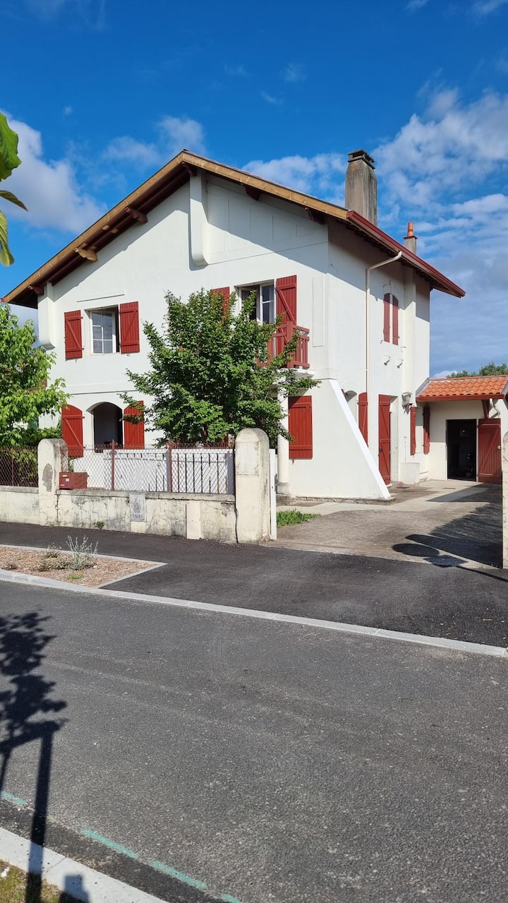 Landaise,
à 12 Km Des Plages,
Au Coeur Des Férias - Saint-Vincent-de-Tyrosse