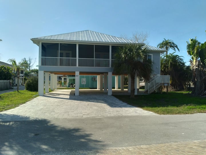 3 Bedroom,  2 Bath 7 Minute Walk To Beach - Fort Myers Beach, FL