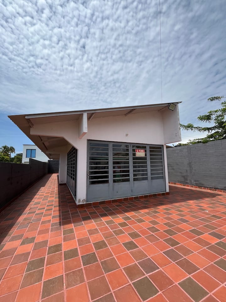 Casa Amplia, Fresca Con Patio Y Zona Social Grande - Acacías