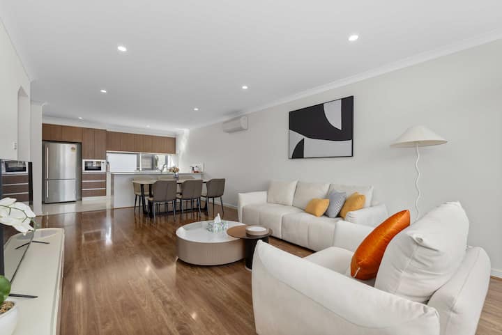 Modern 3b3b Townhouse In Franklin Near Gungahlin - Canberra