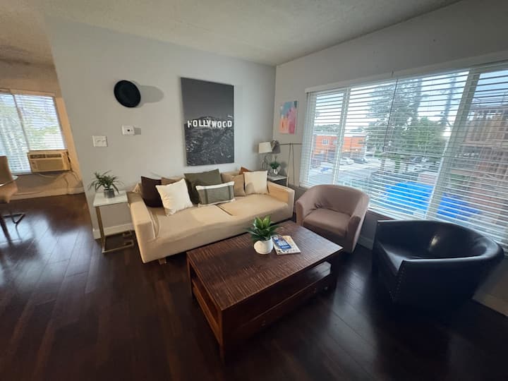 2 Bd 2 Ba- Central Weho Walkable & Safe - Parking - Hollywood, CA