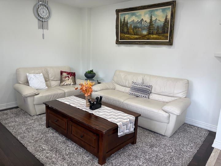 Beautiful Entire Spacious Home With 2 Living Rooms - Ajax