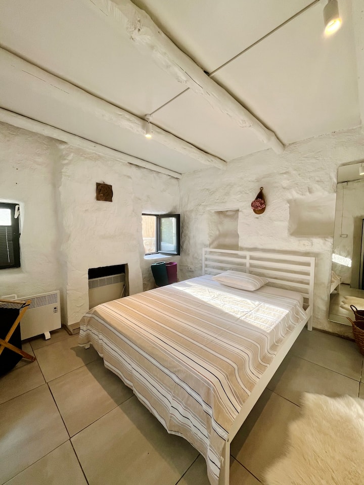 Bohem Beyaz Taş Oda - Turgutreis