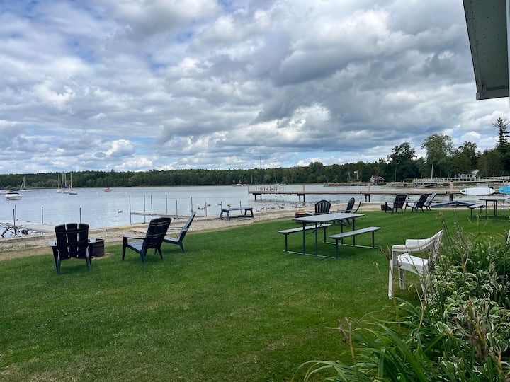 "Sand Bar" At Mainsail | Waterfront Cottages - Egg Harbor, WI