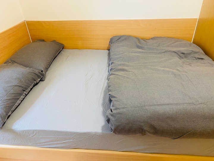 It’s Couple Friendly Flat - Warwick