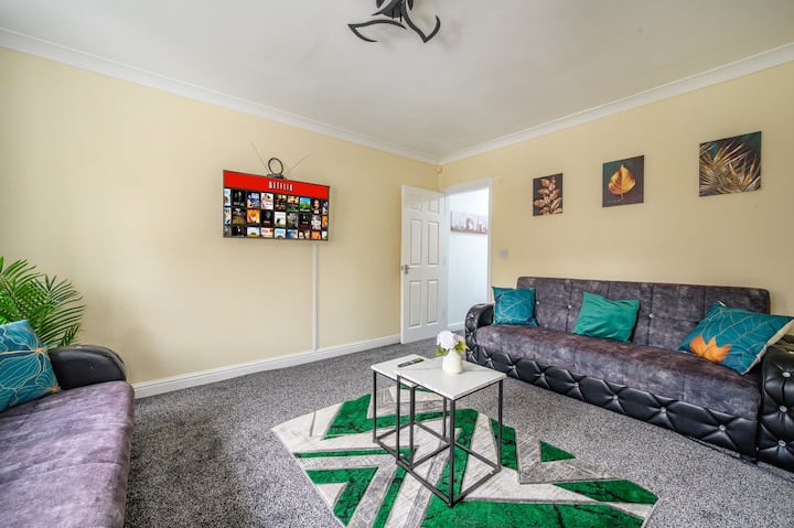 Three Bedroom House In West Yorkshire - Mirfield