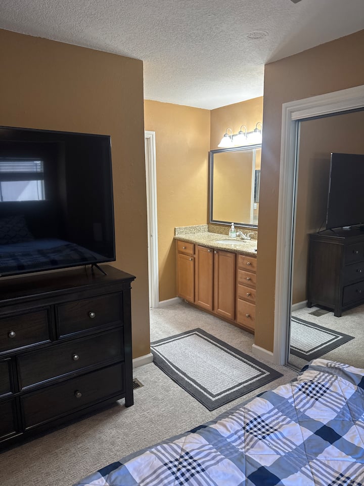 Stunning Luxury Townhome With Pool In Modesto - Modesto, CA