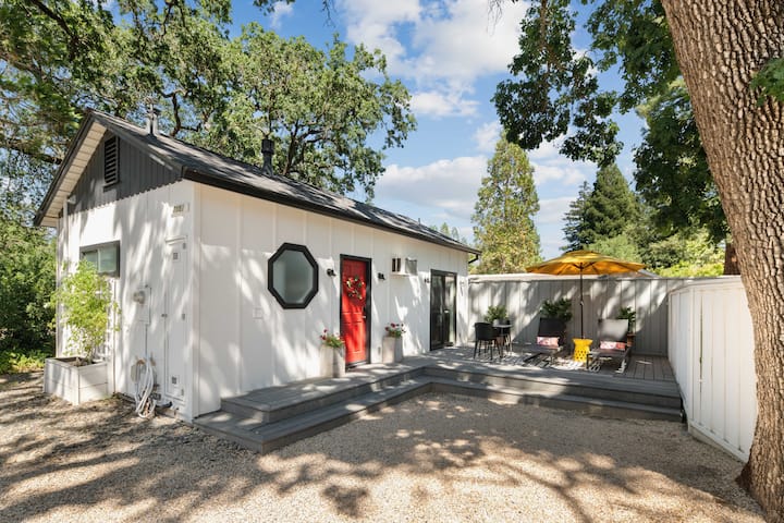 Cute Downtown Saint Helena Wine Country Cottage! - St. Helena, CA