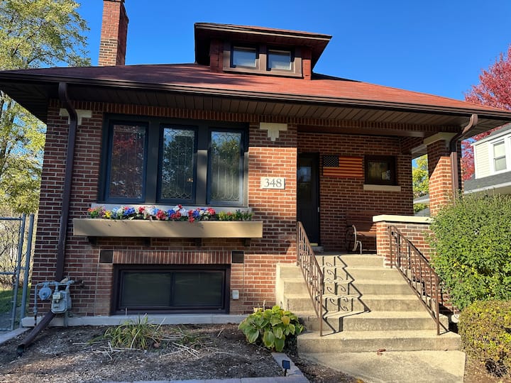 Historic Brick Bungalow-trails Transit Tranquility - Elmhurst, IL