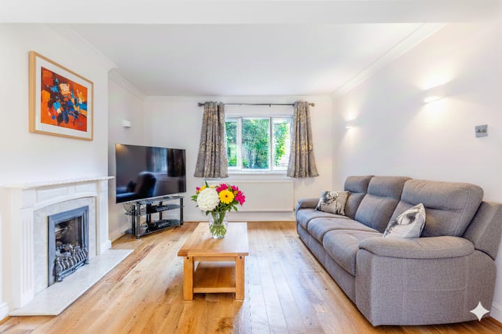 Modern 2 Bed Apartment In London, United Kingdom - London, UK