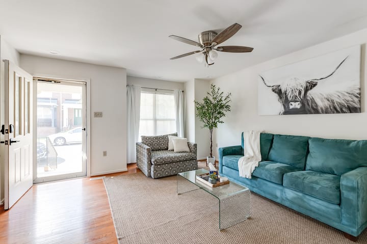 Modern 30 Day Stay/minimum, Pet Friendly, Parking - 里士滿