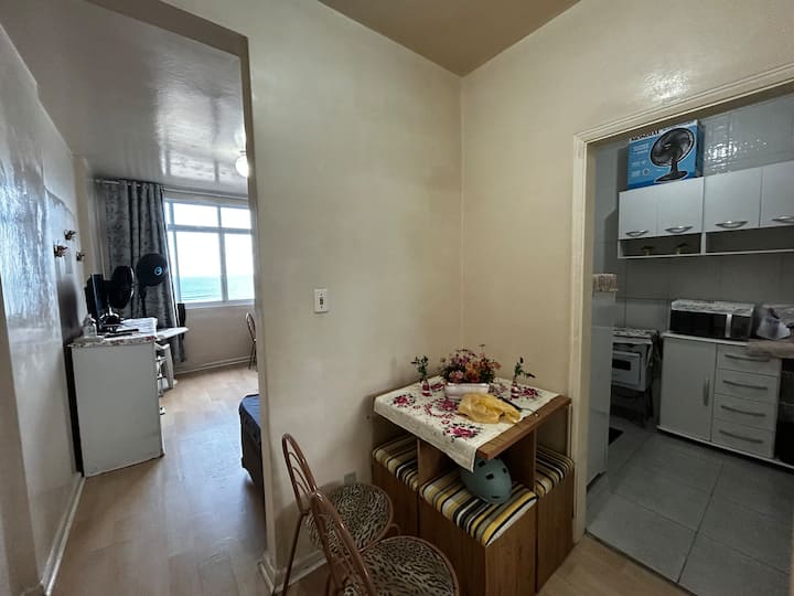 Kitnet Sala Living, Frente Praia Completo! - サントス