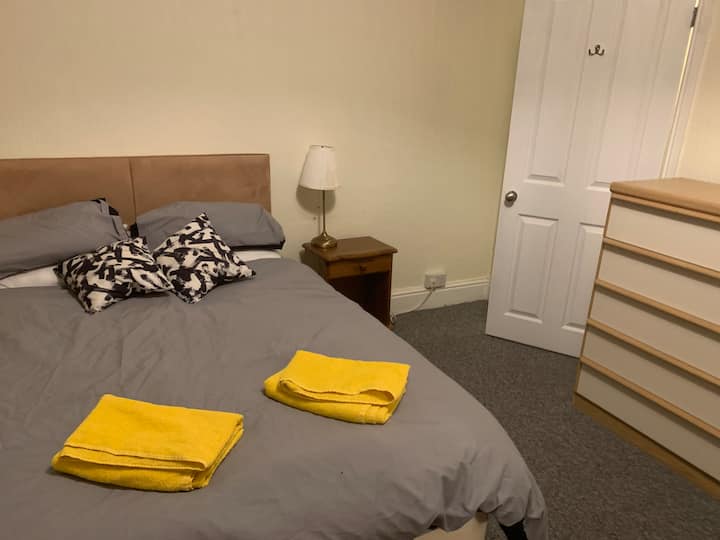 Comfortable 4 Bedroom Townhouse - Bath