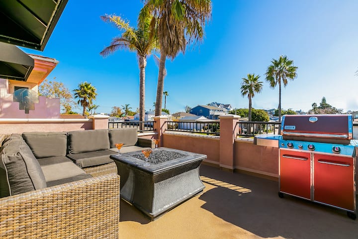 Seaside Luxury | Steps To Beach | Hot Tub & Grill - Carlsbad, CA