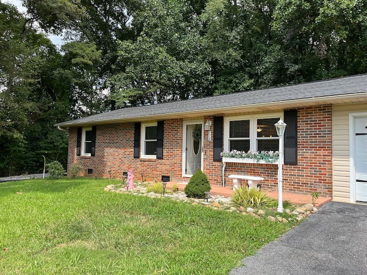 Peaceful Getaway Near Downtown Jbo And Jc - Johnson City, TN