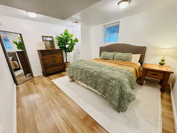Private Basement Suite • Walk To Marietta Sq! - Marietta, GA