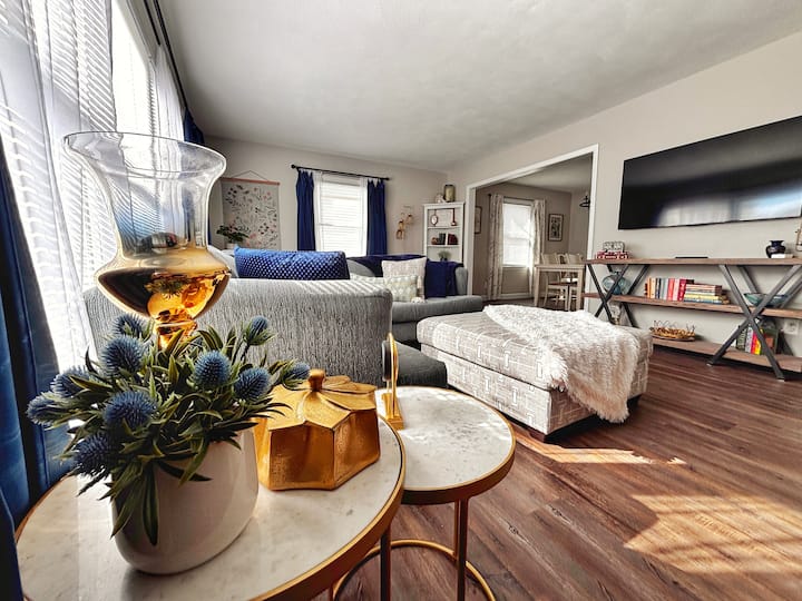 7 Min To Scheels • Sleeps 5 • Projector • Bunk Bed - Chatham, IL