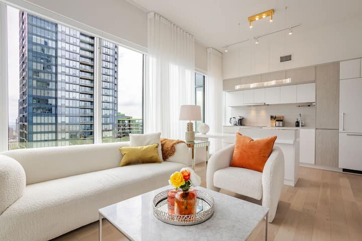 Chic High-rise 2br 2ba | Downtown Montreal Views - Lasalle