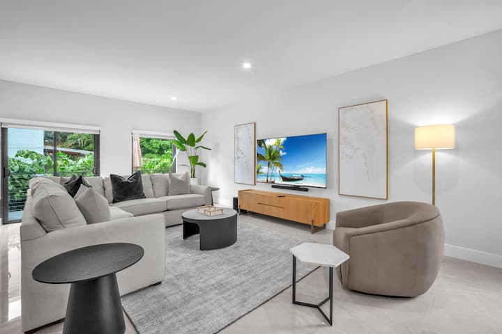 Casa Bella - New & Stylish Family-friendly Home - Miami, FL