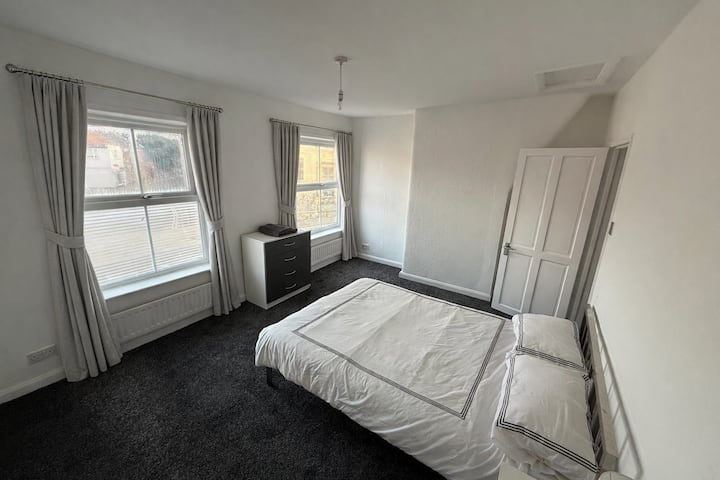 Cheap Grantham Town Centre Terrace House - Belvoir Castle