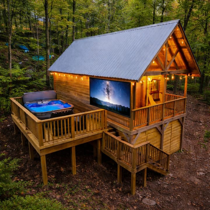 Cabin Retreat W/ Hot Tub, Hiking And Projector - DeSoto State Park, Fort Payne
