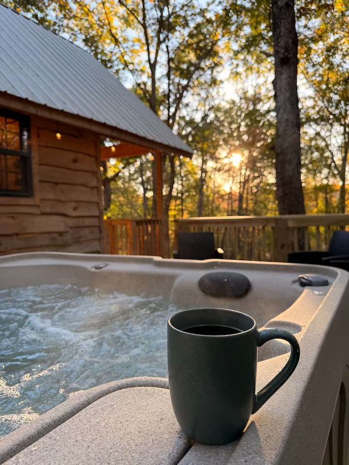 Cabin Retreat W/hot Tub, Hiking Trails & Zipline - Alabama