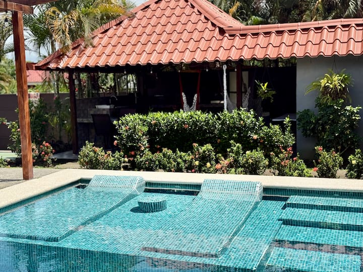 Arenal Volcano View Private Pool, Romantic Getaway - La Fortuna