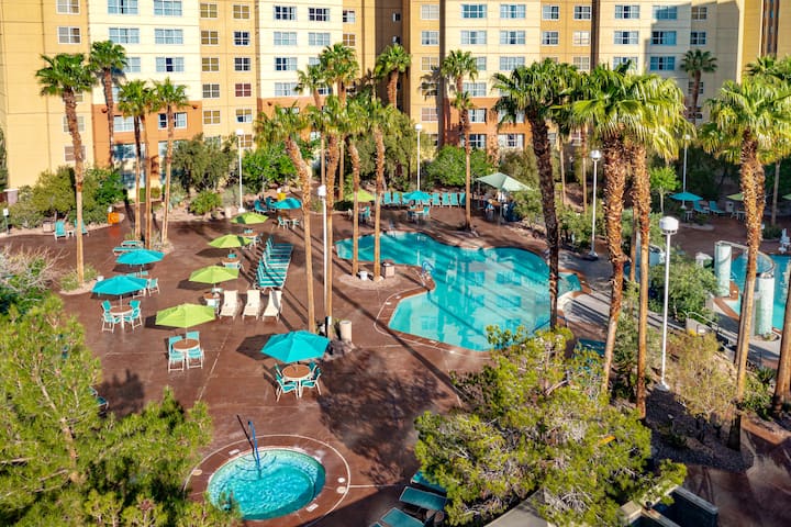 1br • Sleeps 4 • Full Kitchen + Free Parking - Las Vegas, NV