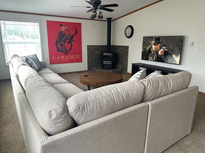 Prairie Trails Retreat – Spacious House - Laramie, WY