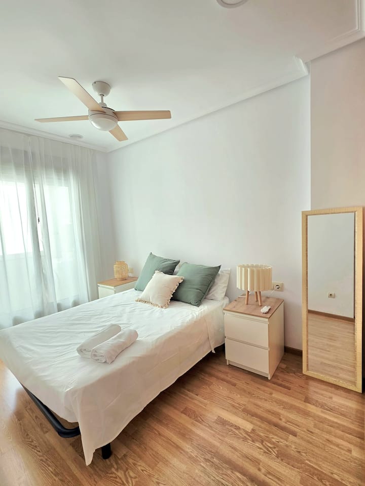 Precioso Apartamento De 2 Dormitorios Con A/c - Albacete