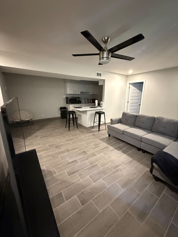 Stay Central | Spacious & Cozy 2 Bedroom - Brownsville, TX