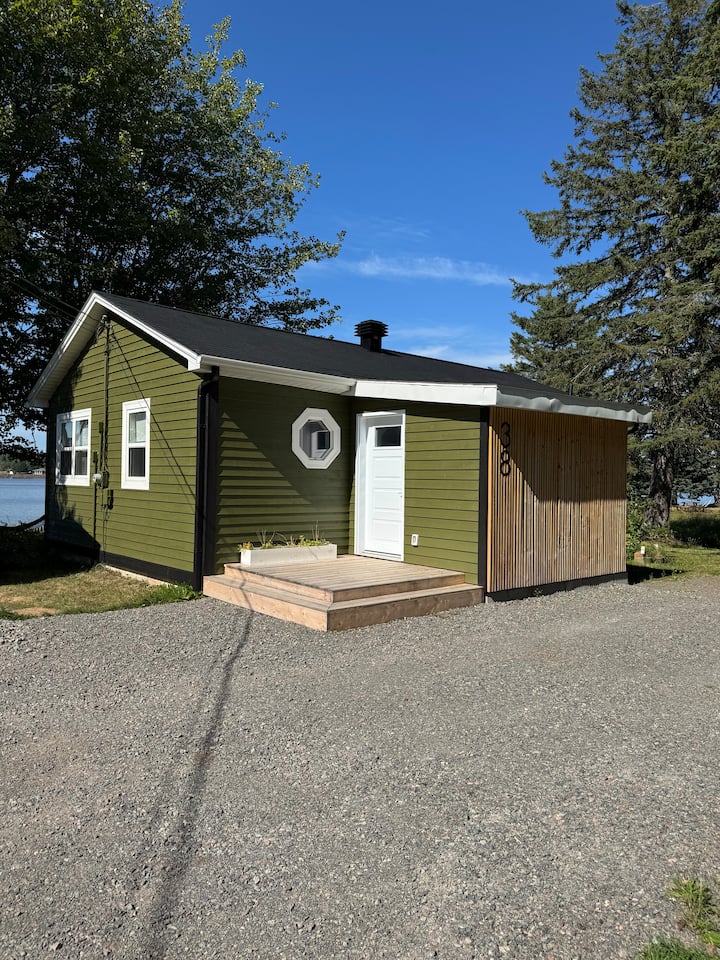 Riverside Cottage With Private Beach - Prince Edward Island