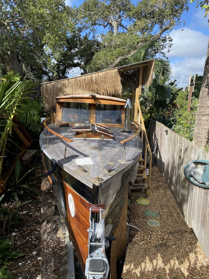 Vintage Waterfront Retreat In Jupiter - Jupiter, FL