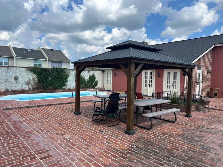 Cajun Cali Compound Studio Guesthouse - New Iberia, LA