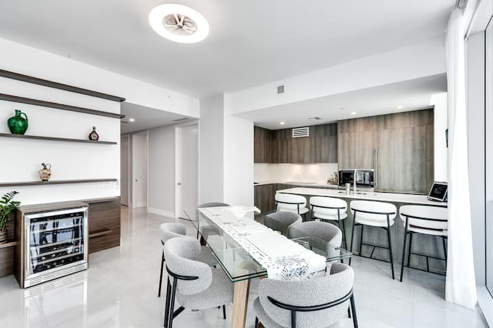Dream Apartment · Luxury, Comfort & Class,5 People - Surfside, FL