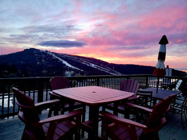 New! Renovated! 2/2 Pinnacle Unit W/ Pool & Views! - Sugar Mountain, NC