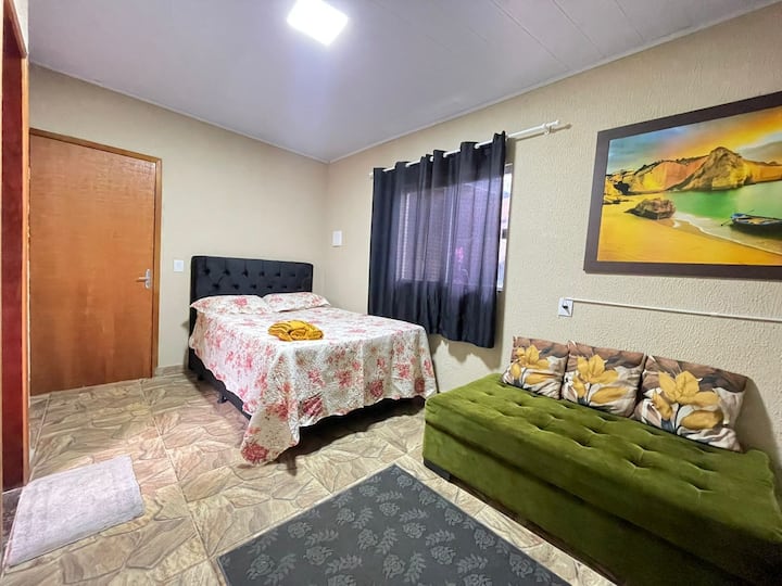 Quarto Casal, Espaço Com Piscina, Hidro E Garagem - Anápolis